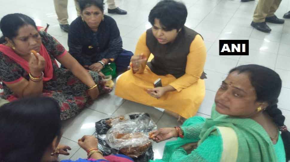 Trupti Desai, founder of Bhumata Brigade, having breakfast at Cochin ...