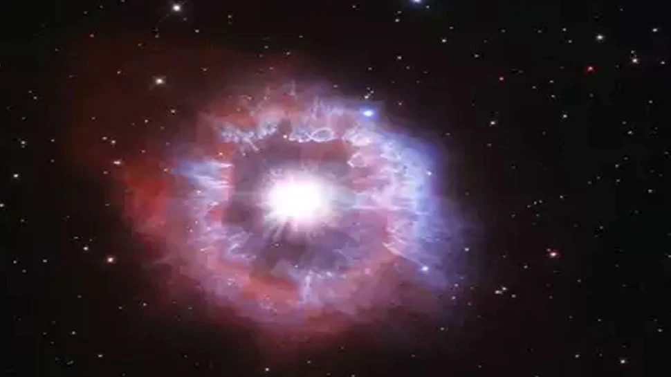 AG Carinae: hubble telescope shares photos of explosion in star ag ...