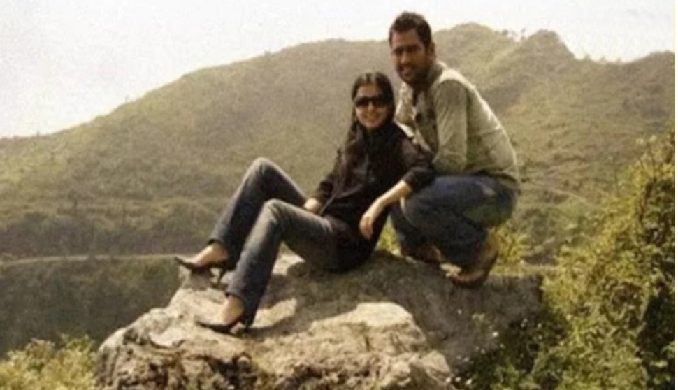 MS Dhonis girl friend Priyanka Jhas photo goes viral on social media ...