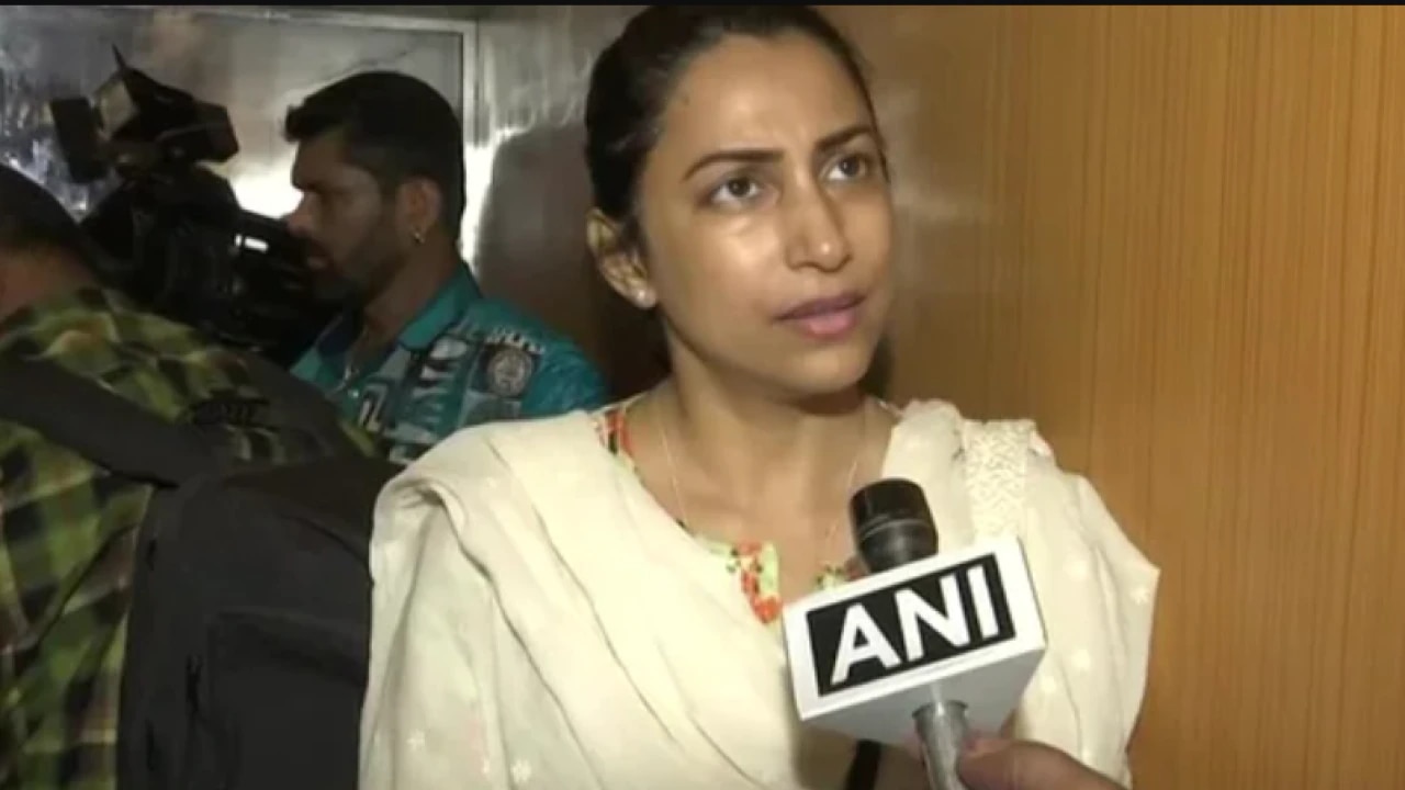 Maharashtra News: sameer wankhede wife kranti redekar wankhede demands ...