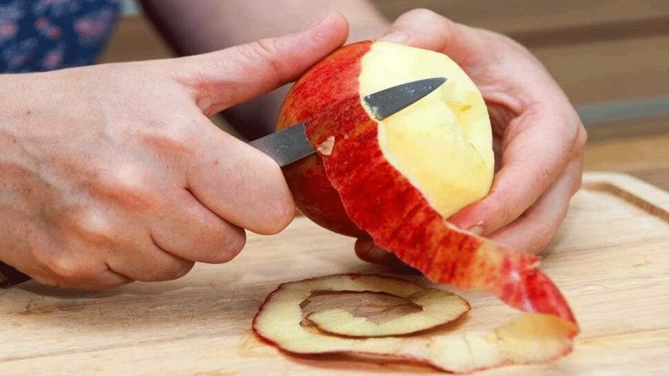 Know the right way to eat an apple | ಸೇಬನ್ನು ತಿನ್ನಲು ಸರಿಯಾದ ಮಾರ್ಗವನ್ನು ...