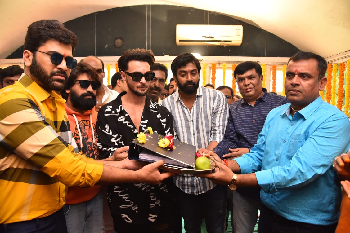 Hero turned choreographer Johnny Master: Muhurta for Yatha Raja Tatha ...