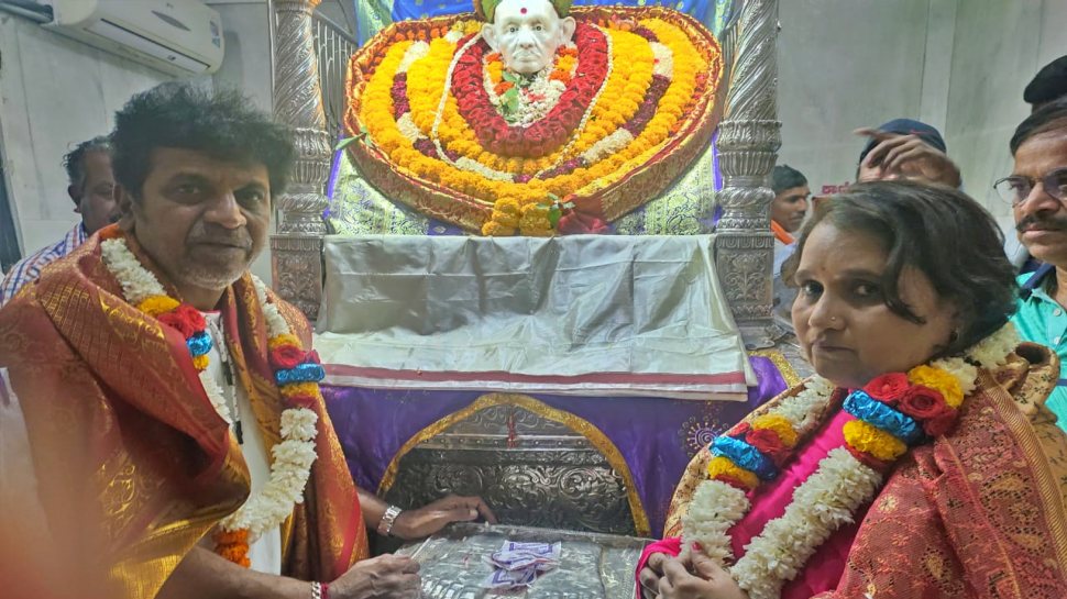 Shivarajkumar visited hubli Siddharudha Swami math vedha film pre ...