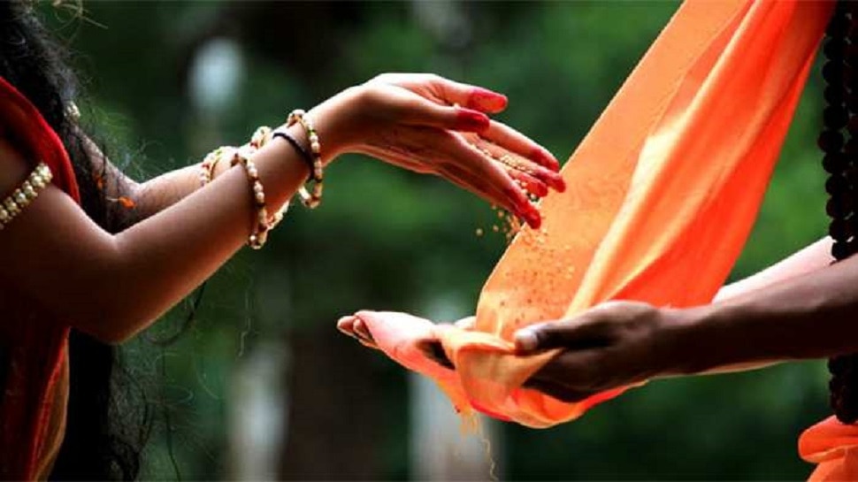 By donating these 4 things sinful karmas are sure to surround you| By ...