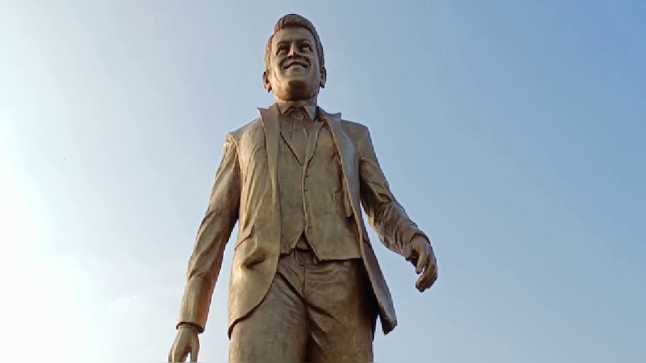 Puneeth statue: 23 Feet Statue of DR Puneeth Rajkumar unveiled in ...