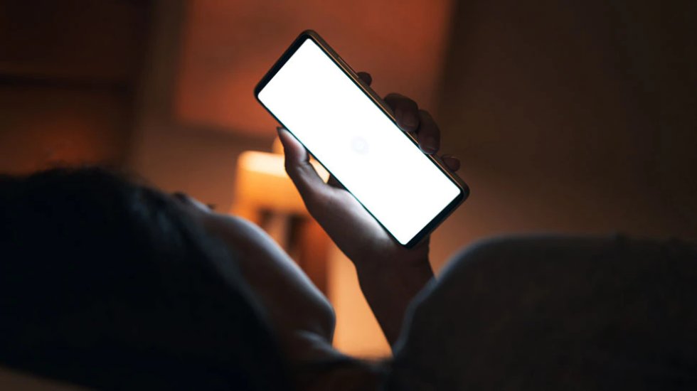 Do you know how dangerous it is to use a mobile at night | ರಾತ್ರಿ ...