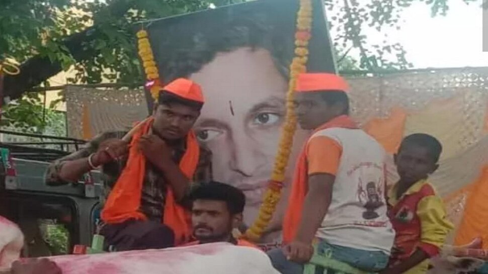 Nathuram Godse portrait parade during Bhagatsingh Jayanti event, demand ...