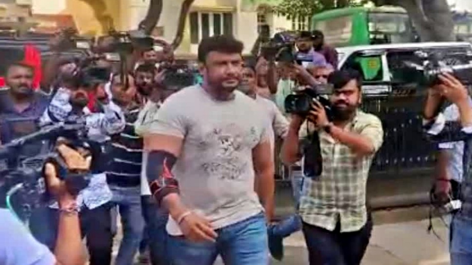 dog bite case actor darshan attend the RR nagar police hearing ...