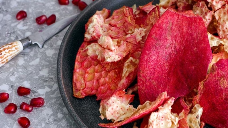 Don't consider pomegranate peel as useless, know its 6 benefits ...