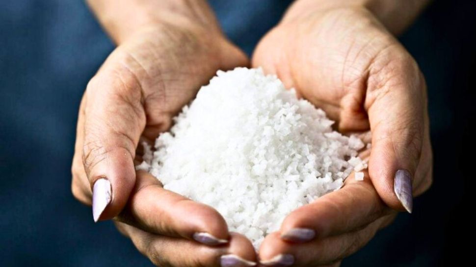 Salt tradition: ಉಪ್ಪನ್ನು ನೇರವಾಗಿ ಇನ್ನೊಬ್ಬರಿಗೆ ನೀಡಬೇಡಿ..! ಇದರ ಹಿಂದಿನ ಕಥೆ ...