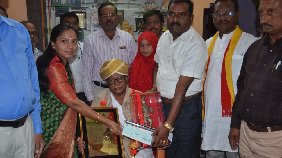 writer Hasan Naeem Surakod was presented with "Sangolli Rayanna" award ...