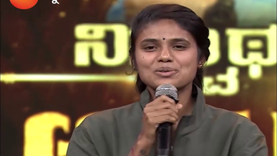 anu akka comments on govt school on Zee Kannada stri award | ಅನು ಅಕ್ಕ ...