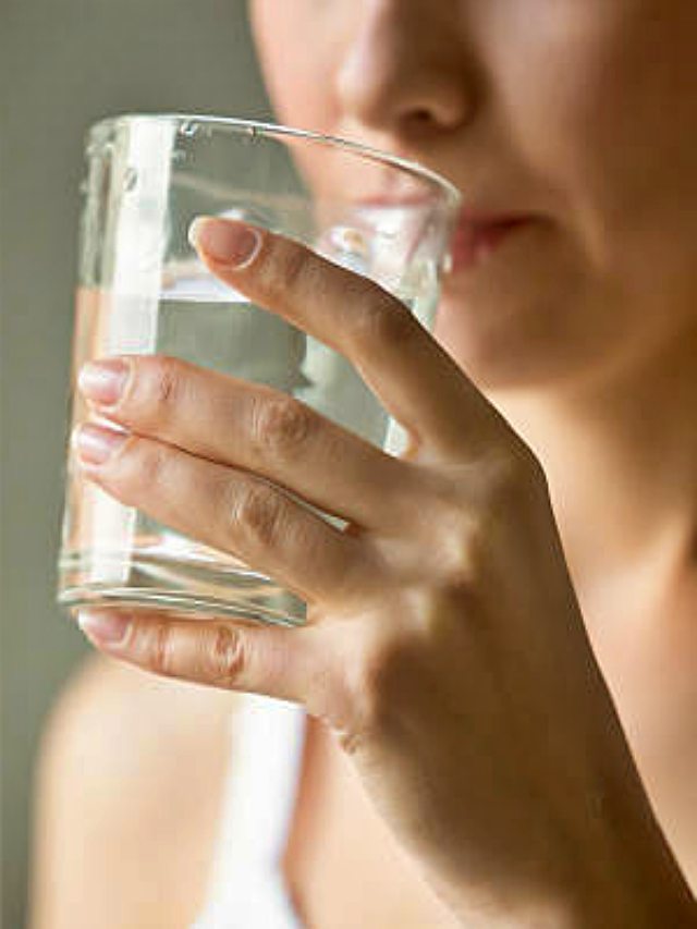 Mistakes to Avoid While Drinking Water | ನೀರು ಕುಡಿಯುವಾಗ ಮಾಡುವ ಈ ಪುಟ್ಟ ತಪ್ಪು 15 ವರ್ಷ ಆಯಸ್ಸನ್ನು ...