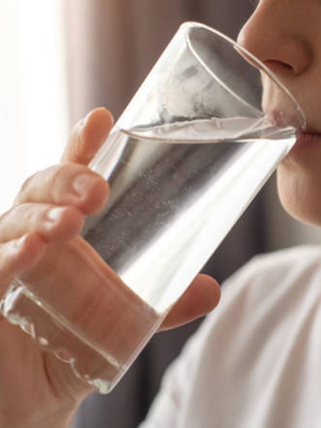 Mistakes to Avoid While Drinking Water | ನೀರು ಕುಡಿಯುವಾಗ ಮಾಡುವ ಈ ಪುಟ್ಟ ತಪ್ಪು 15 ವರ್ಷ ಆಯಸ್ಸನ್ನು ...