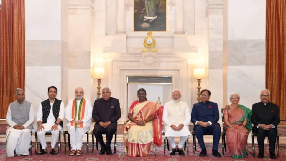 ರಾಷ್ಟ್ರಪತಿ ಭವನದಲ್ಲಿಂದು ಐವರಿಗೆ ಭಾರತದ ಅತ್ಯುನ್ನತ ನಾಗರಿಕ ಪ್ರಶಸ್ತಿ 'ಭಾರತ ...