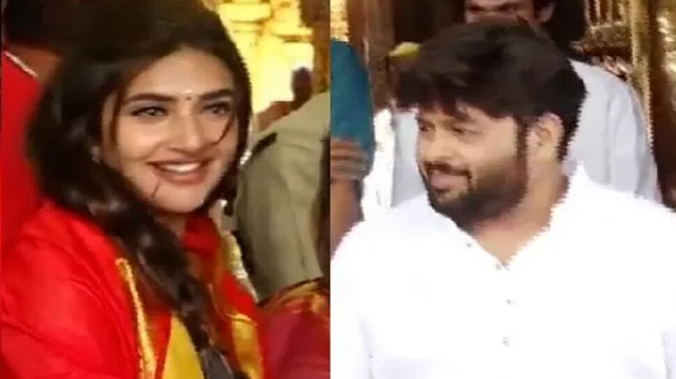 A famous singer Thaman touchef Sreeleela cheek in Srivari temple ...