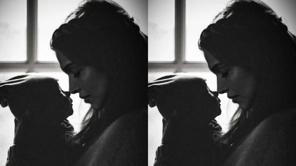 Deepika Padukone And Ranveer Singh pose with their newborn baby girl ...