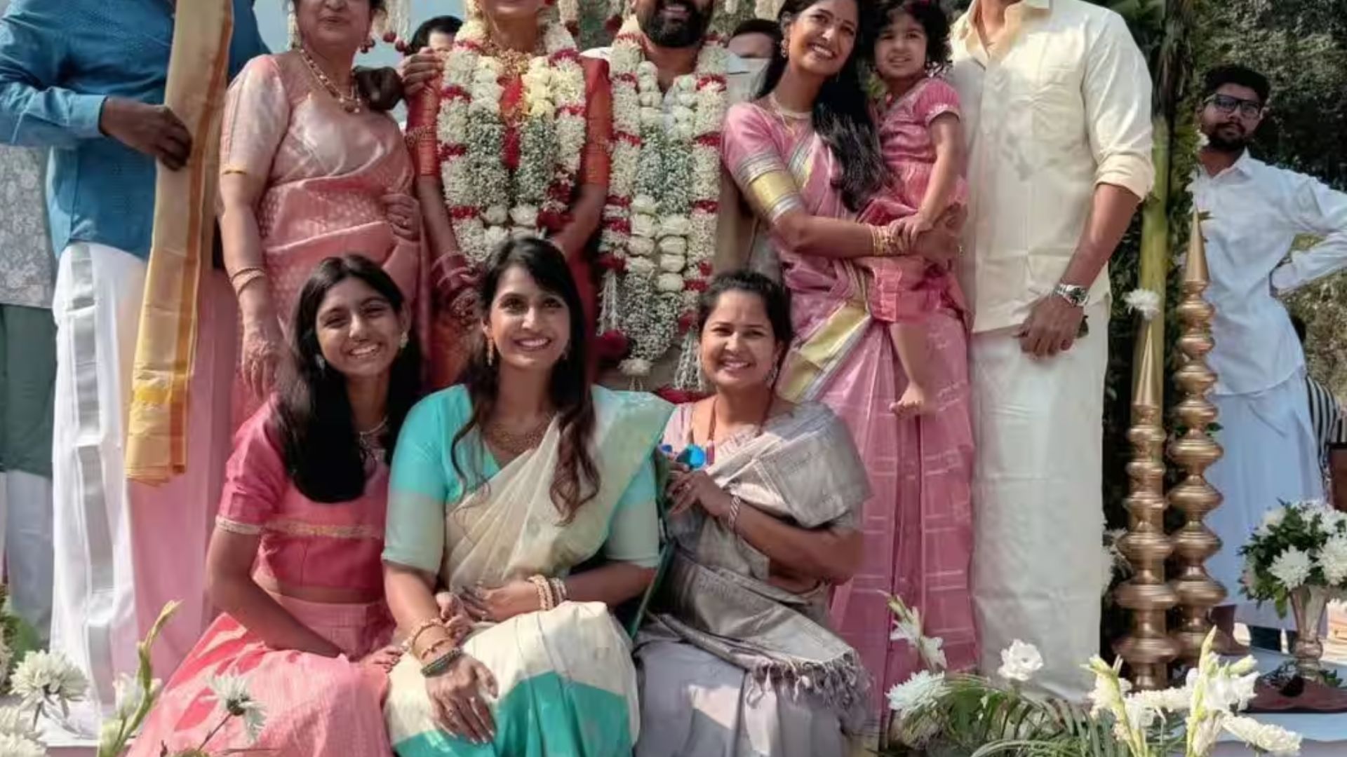 Actress Ramya Pandian wedding photos viral | ಸದ್ದಿಲ್ಲದೇ ಕುಟುಂಬಸ್ಥರ ಸಮ್ಮುಖದಲ್ಲಿ ಹಸೆಮಣೆ ಏರಿದ ಖ್ಯಾತ ...