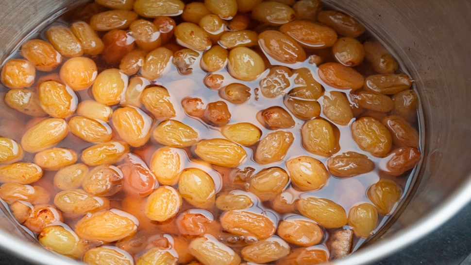 At what time is it most beneficial to drink raisin water? Also know the ...