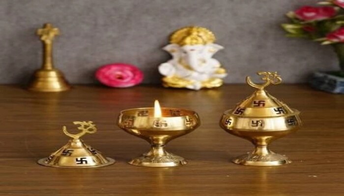 diya rules for good wealth as per vastu |ದೇವರಿಗೆ ದೀಪ ಬೆಳಗುವಾಗ ಎಣ್ಣೆಗೆ ಈ ...