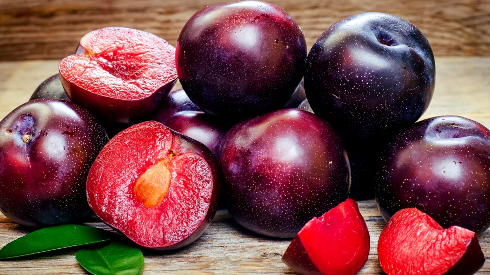 Anticancer properties in Plums fruit helps prevent the formation of ...