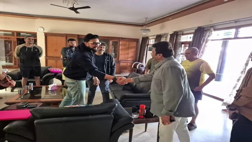 Kiccha Sudeep meets Shivrajkumar at his residence before flying to ...