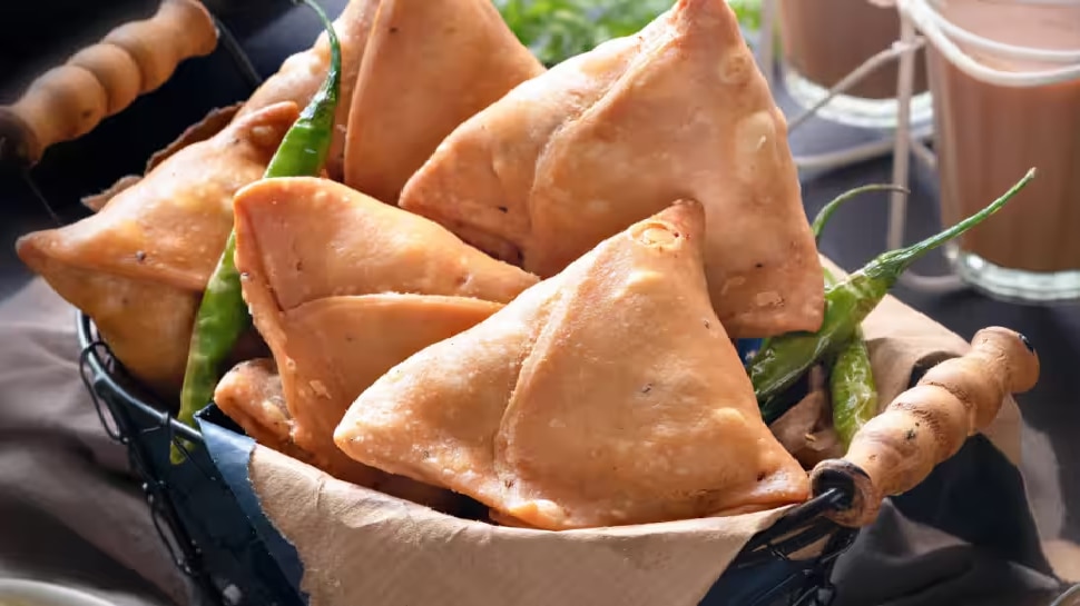 Food History: Do you know how the famous samosa was born in India ...