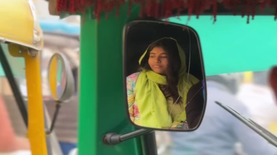 dcm pawan kalyan daughter Aadhya Konidela travels in auto video goes ...