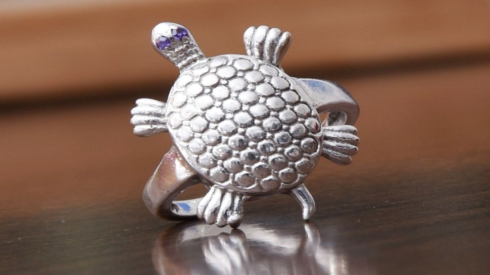 Wearing tortoise ring on this finger bring good luck and success | ಸಾಲದ ...