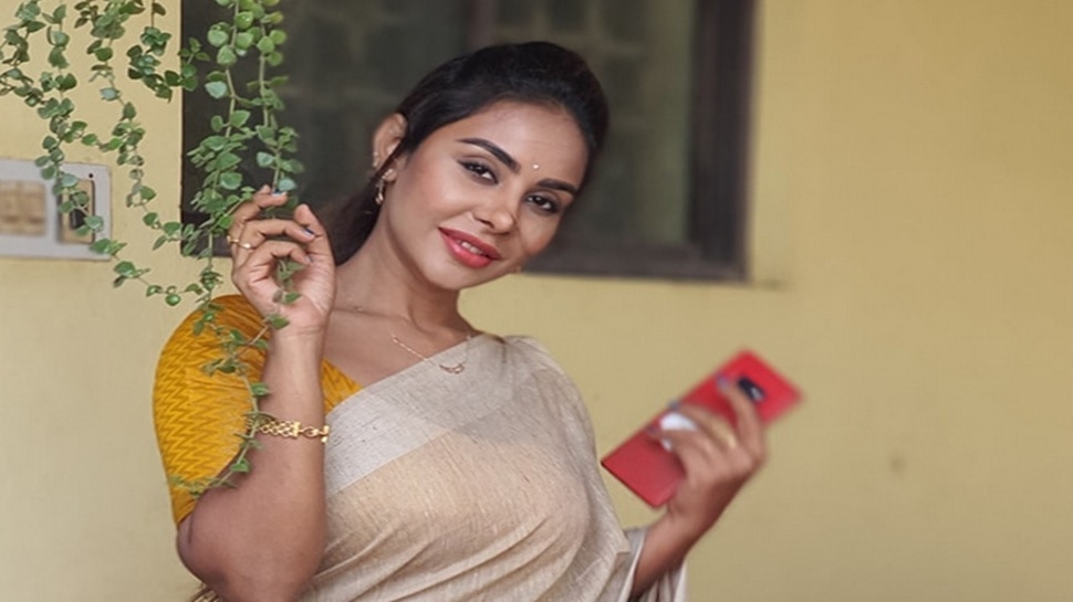 Actress Sri reddy sensational comments on Tollywood star hero casting ...