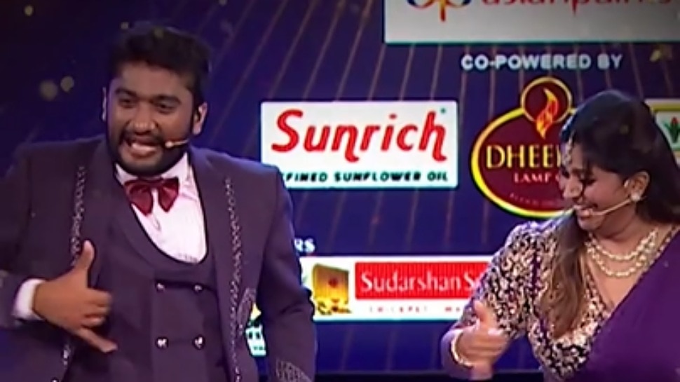 This Famous actor wearing ring to Anushree on the stage of Sarigamapa ...