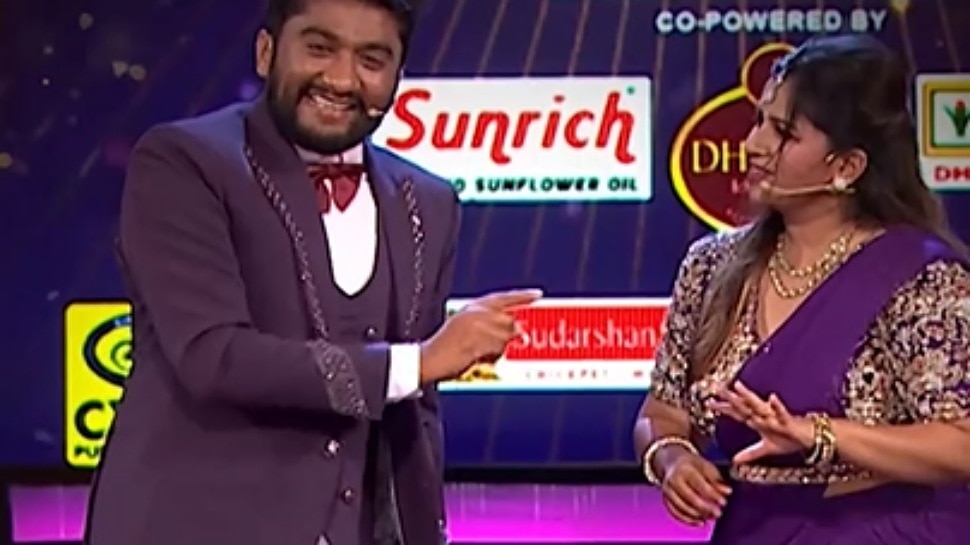 This Famous actor wearing ring to Anushree on the stage of Sarigamapa ...