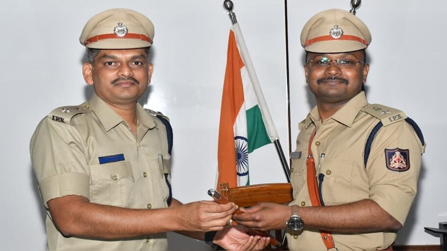 Gunjan Arya assumes charge as new Dharwad District Superintendent of ...