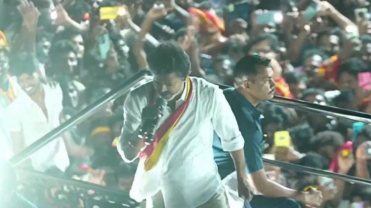 Vijay rally Stampede actor politician Vijay Lexus LM 350h car specility ...