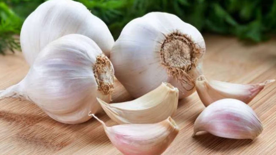 peel garlic remove: ಬೆಳ್ಳುಳ್ಳಿ ಸಿಪ್ಪೆ ತೆಗೆಯುವುದು ತುಂಬಾ ಸುಲಭ..ಈ ಟ್ರಿಕ್ ...