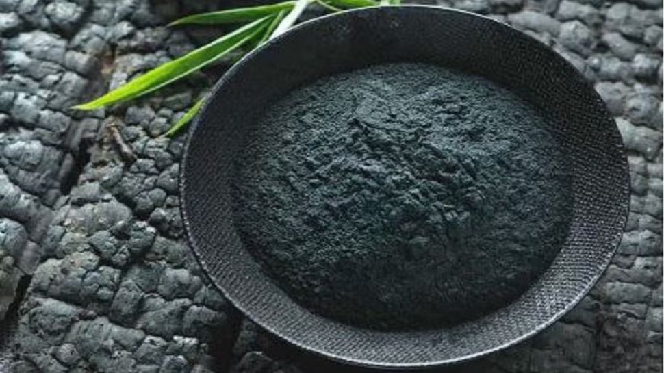 Activated Charcoal Powder to darken White Hair: ನಿಮ್ಮ ಬಿಳಿ ಕೂದಲನ್ನು ...