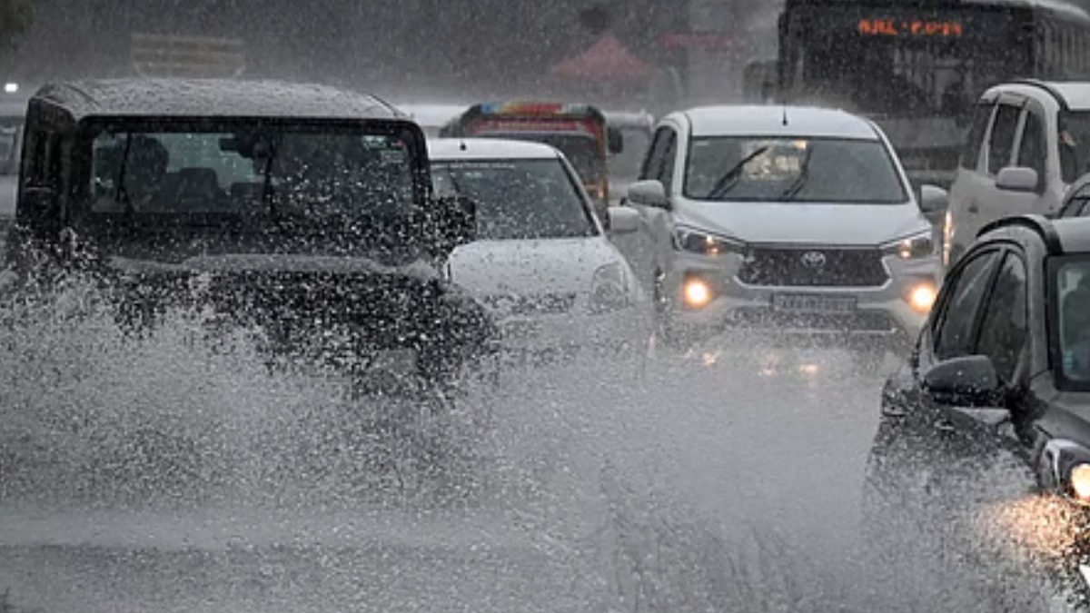Bengaluru rain heavy city roads flooded traffic jam: ಬೆಂಗಳೂರಿನಲ್ಲಿ ...