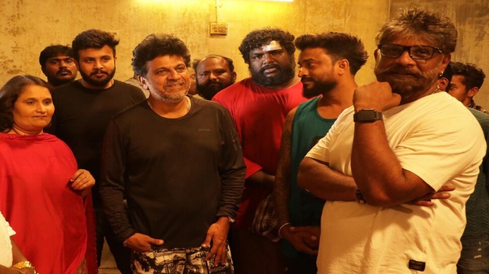 Shivarajkumar and Geetha visit Bhima movie Shooting set | PHOTOS ...